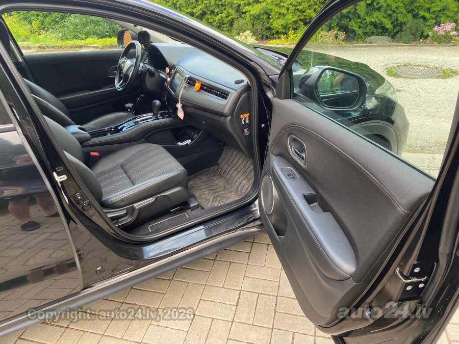 Black Honda HR-V 2017 in Tartu, with an engine capacity of 1.50 L and mileage of 115 thousand km for 14000 €, photo 24 on AUTOMOTO.COM.LV