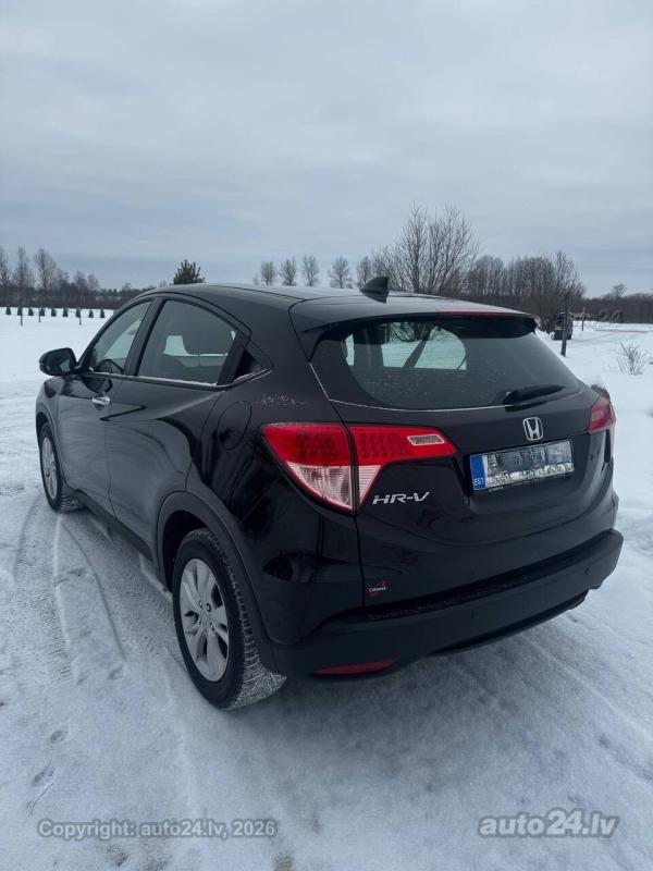 Black Honda HR-V 2018 in Tallinn, with an engine capacity of 1.50 L and mileage of 125 thousand km for 13300 €, photo 2 on AUTOMOTO.COM.LV