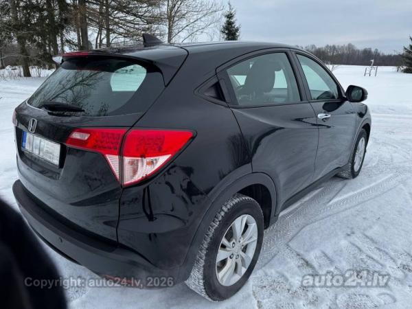 Black Honda HR-V 2018 in Tallinn, with an engine capacity of 1.50 L and mileage of 125 thousand km for 13300 €, photo 9 on AUTOMOTO.COM.LV
