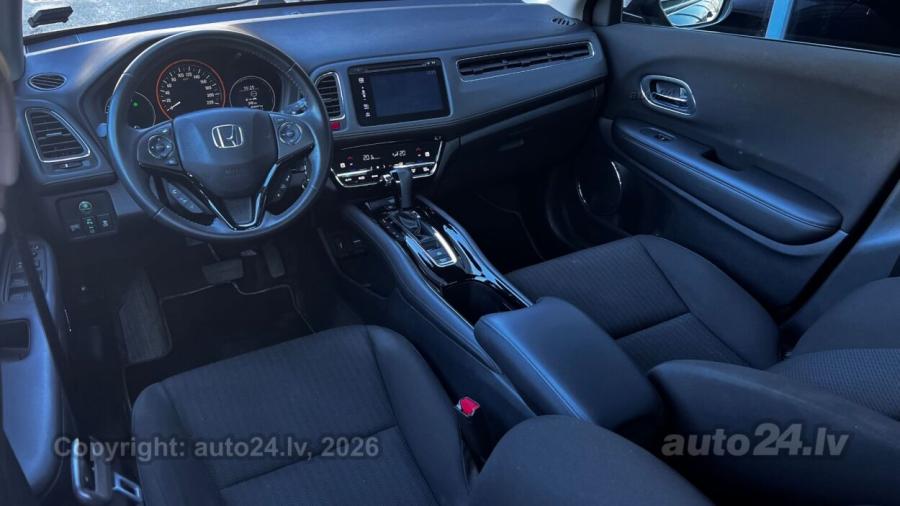 Black Honda HR-V 2018 in Tallinn, with an engine capacity of 1.50 L and mileage of 112 thousand km for 15900 €, photo 6 on AUTOMOTO.COM.LV