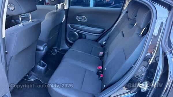 Black Honda HR-V 2018 in Tallinn, with an engine capacity of 1.50 L and mileage of 112 thousand km for 15500 €, photo 4 on AUTOMOTO.COM.LV