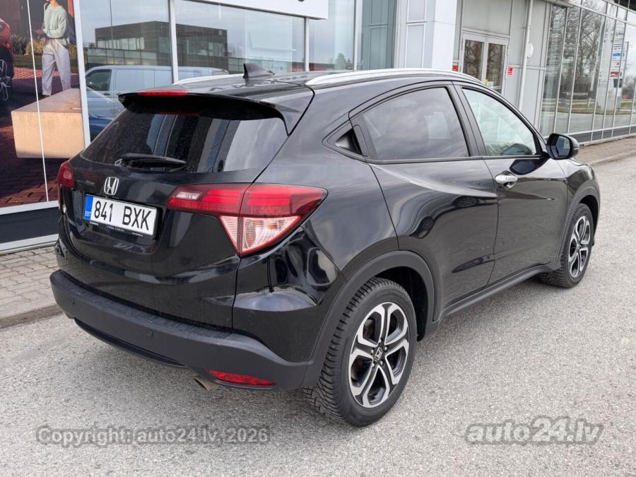 Black Honda HR-V 2018 in Viljandi, with an engine capacity of 1.50 L and mileage of 178 thousand km for 14190 €, photo 3 on AUTOMOTO.COM.LV