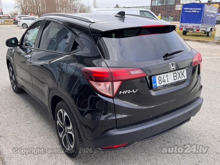 Black Honda HR-V 2018 in Viljandi, with an engine capacity of 1.50 L and mileage of 178 thousand km for 14190 €, photo 4 on AUTOMOTO.COM.LV