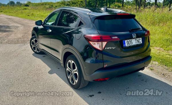 Black Honda HR-V 2018 in Paide, with an engine capacity of 1.50 L and mileage of 125 thousand km for 14999 €, photo 10 on AUTOMOTO.COM.LV