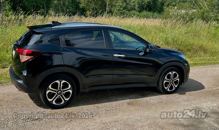 Black Honda HR-V 2018 in Paide, with an engine capacity of 1.50 L and mileage of 125 thousand km for 14999 €, photo 5 on AUTOMOTO.COM.LV