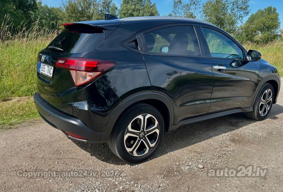 Black Honda HR-V 2018 in Paide, with an engine capacity of 1.50 L and mileage of 125 thousand km for 14999 €, photo 10 on AUTOMOTO.COM.LV