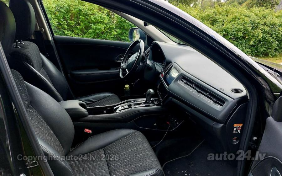 Black Honda HR-V 2018 in Paide, with an engine capacity of 1.50 L and mileage of 125 thousand km for 14999 €, photo 14 on AUTOMOTO.COM.LV