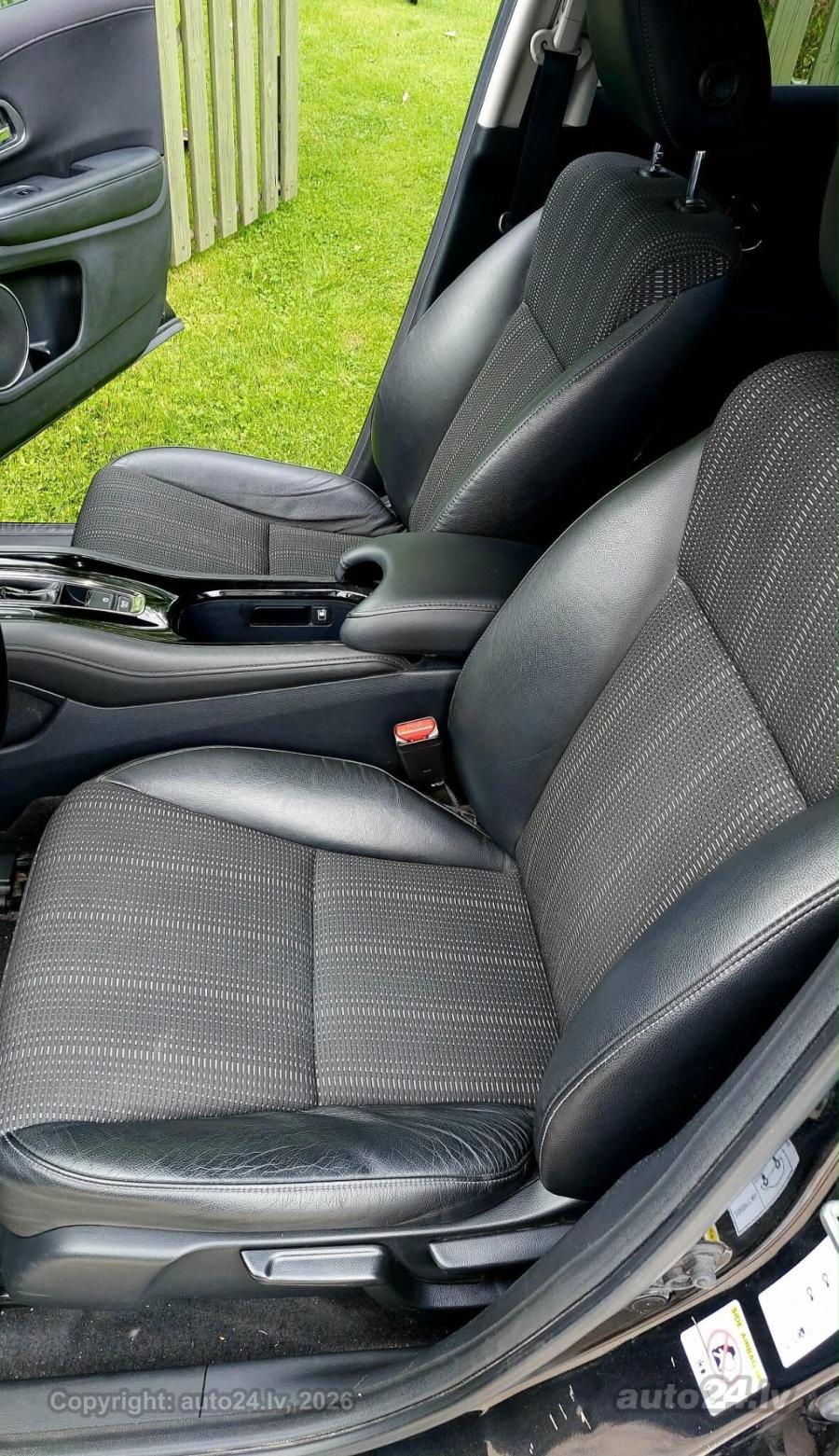 Black Honda HR-V 2018 in Paide, with an engine capacity of 1.50 L and mileage of 125 thousand km for 14999 €, photo 15 on AUTOMOTO.COM.LV