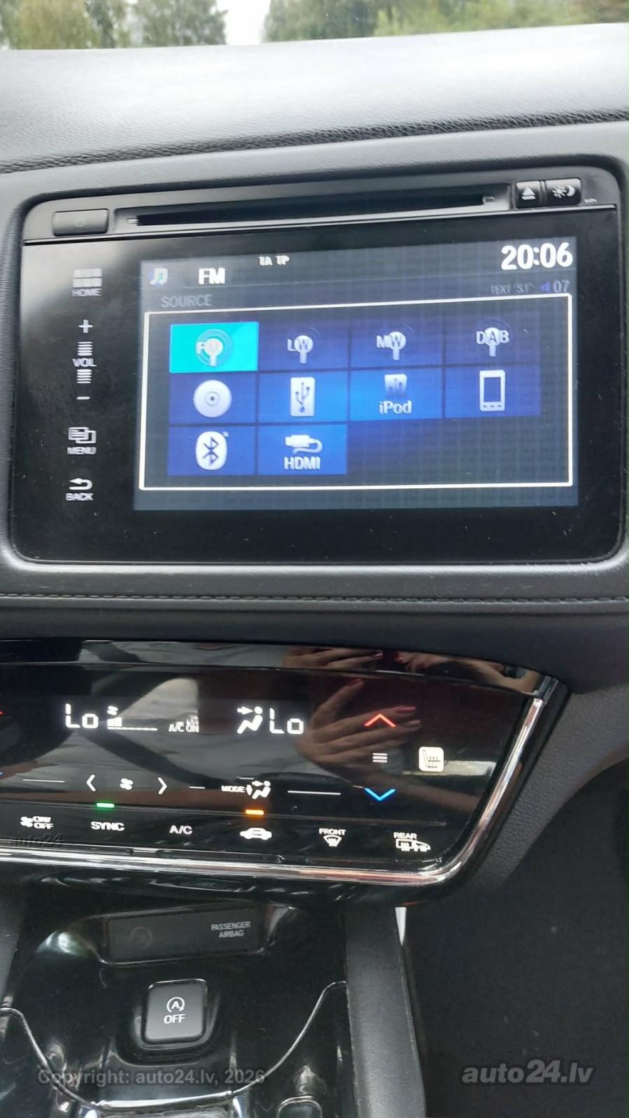 Black Honda HR-V 2018 in Paide, with an engine capacity of 1.50 L and mileage of 125 thousand km for 14999 €, photo 24 on AUTOMOTO.COM.LV