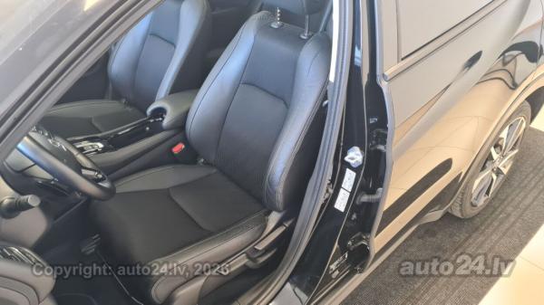 Black Honda HR-V 2019 in Tallinn, with an engine capacity of 1.50 L and mileage of 56 thousand km for 18900 €, photo 5 on AUTOMOTO.COM.LV