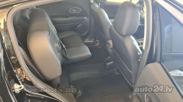 Black Honda HR-V 2019 in Tallinn, with an engine capacity of 1.50 L and mileage of 56 thousand km for 18900 €, photo 8 on AUTOMOTO.COM.LV