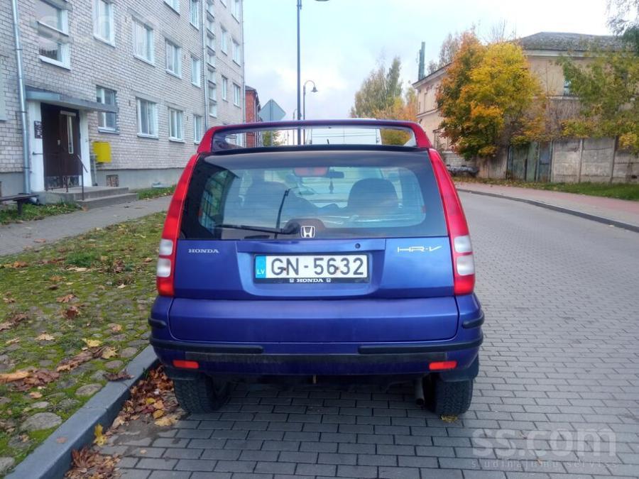 Zils Honda HR-V 1998 Daugavpils, ar dzinēja tilpumu 1.60 L un nobraukumu 198 tūkst. km par 900 €, foto 1 vietnē AUTOMOTO.COM.LV