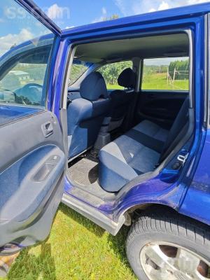 Blue Honda HR-V 2000 in Riga, with an engine capacity of 1.60 L and mileage of 292 thousand km for 700 €, photo 7 on AUTOMOTO.COM.LV