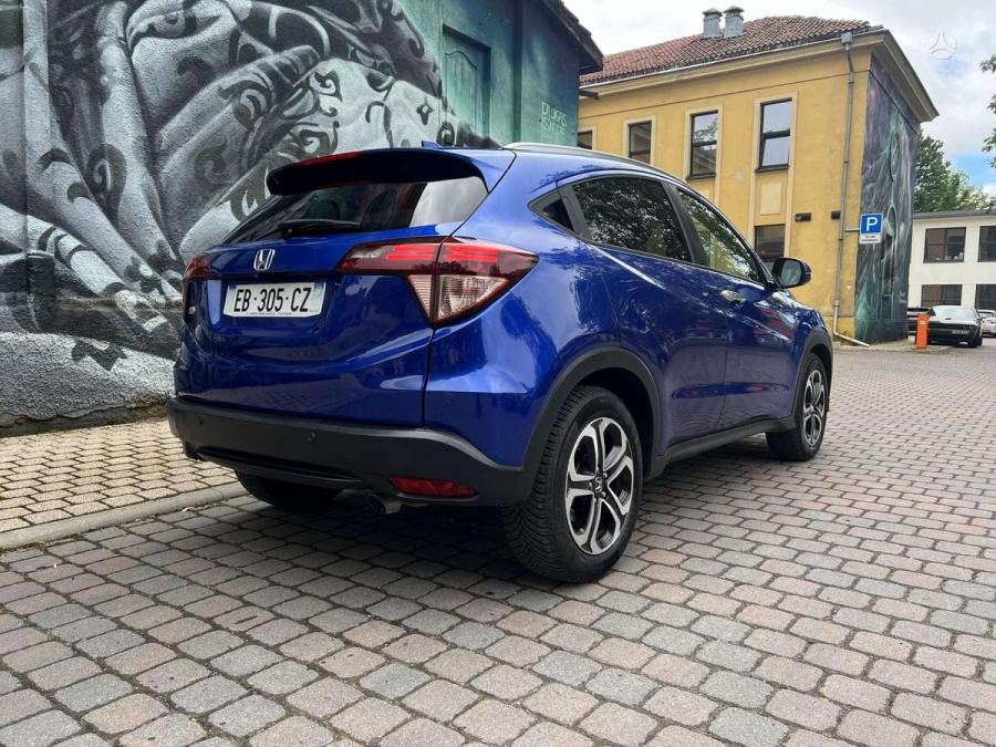 Blue Honda HR-V 2016 in Klaipeda, with an engine capacity of 1.50 L and mileage of 203 thousand km for 9500 €, photo 6 on AUTOMOTO.COM.LV