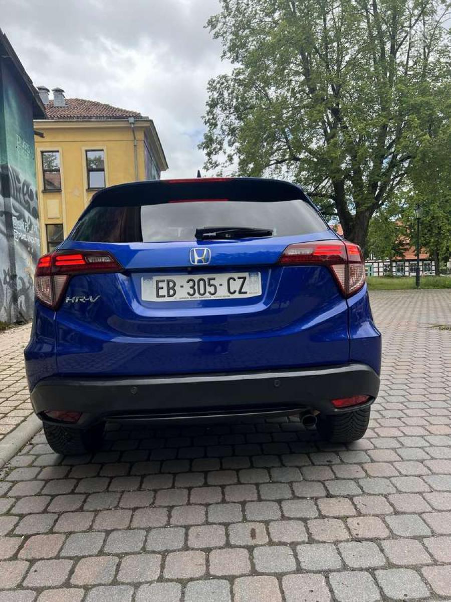 Blue Honda HR-V 2016 in Klaipeda, with an engine capacity of 1.50 L and mileage of 203 thousand km for 9500 €, photo 7 on AUTOMOTO.COM.LV