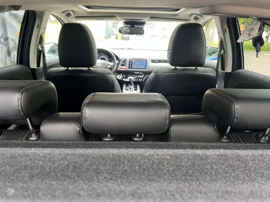 Blue Honda HR-V 2016 in Klaipeda, with an engine capacity of 1.50 L and mileage of 203 thousand km for 9500 €, photo 26 on AUTOMOTO.COM.LV