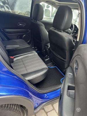 Blue Honda HR-V 2016 in Klaipeda, with an engine capacity of 1.50 L and mileage of 203 thousand km for 9500 €, photo 29 on AUTOMOTO.COM.LV