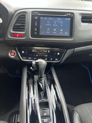 Blue Honda HR-V 2016 in Klaipeda, with an engine capacity of 1.50 L and mileage of 203 thousand km for 9500 €, photo 35 on AUTOMOTO.COM.LV