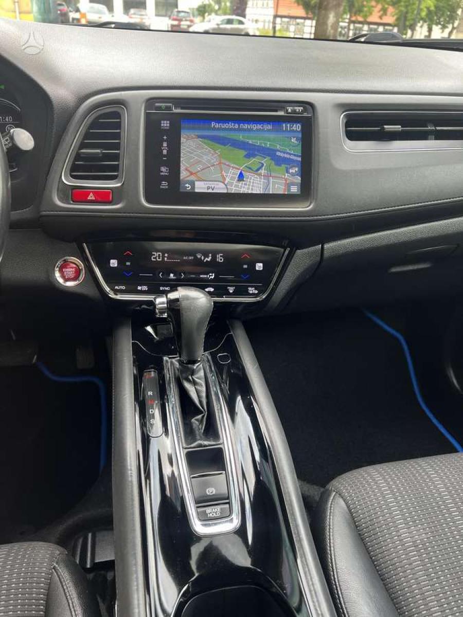 Blue Honda HR-V 2016 in Klaipeda, with an engine capacity of 1.50 L and mileage of 203 thousand km for 9500 €, photo 36 on AUTOMOTO.COM.LV