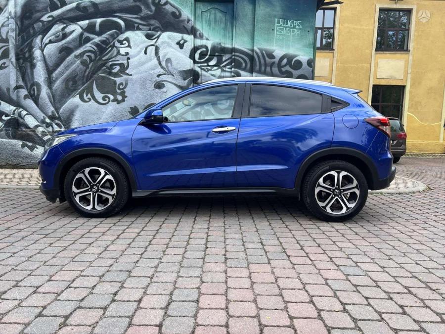 Blue Honda HR-V 2016 in Klaipeda, with an engine capacity of 1.50 L and mileage of 203 thousand km for 9500 €, photo 40 on AUTOMOTO.COM.LV