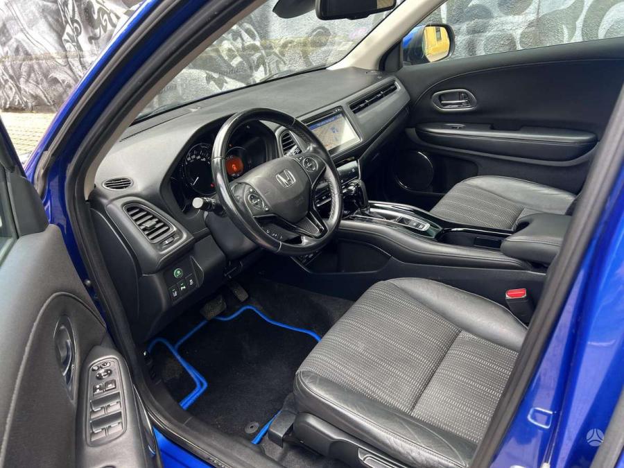 Blue Honda HR-V 2016 in Klaipeda, with an engine capacity of 1.50 L and mileage of 203 thousand km for 9500 €, photo 44 on AUTOMOTO.COM.LV