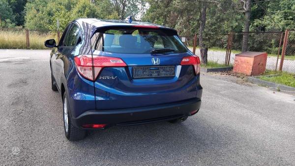 Blue Honda HR-V 2017 in Utena, with an engine capacity of 1.60 L and mileage of 253 thousand km for 9500 €, photo 4 on AUTOMOTO.COM.LV