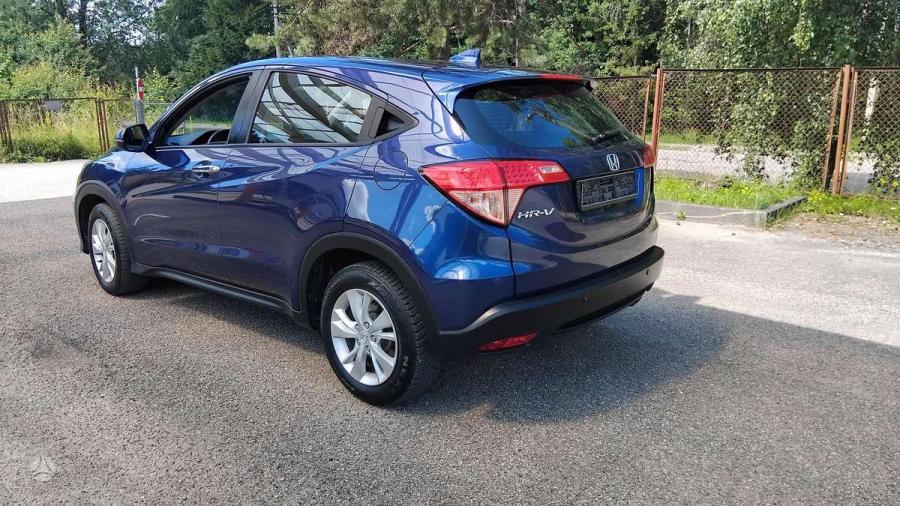 Blue Honda HR-V 2017 in Utena, with an engine capacity of 1.60 L and mileage of 253 thousand km for 9500 €, photo 9 on AUTOMOTO.COM.LV