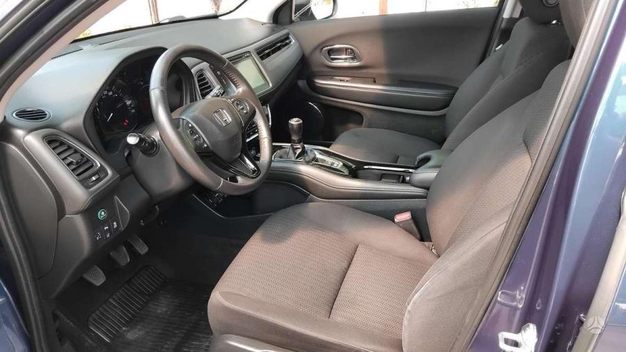 Blue Honda HR-V 2017 in Utena, with an engine capacity of 1.60 L and mileage of 253 thousand km for 9500 €, photo 13 on AUTOMOTO.COM.LV