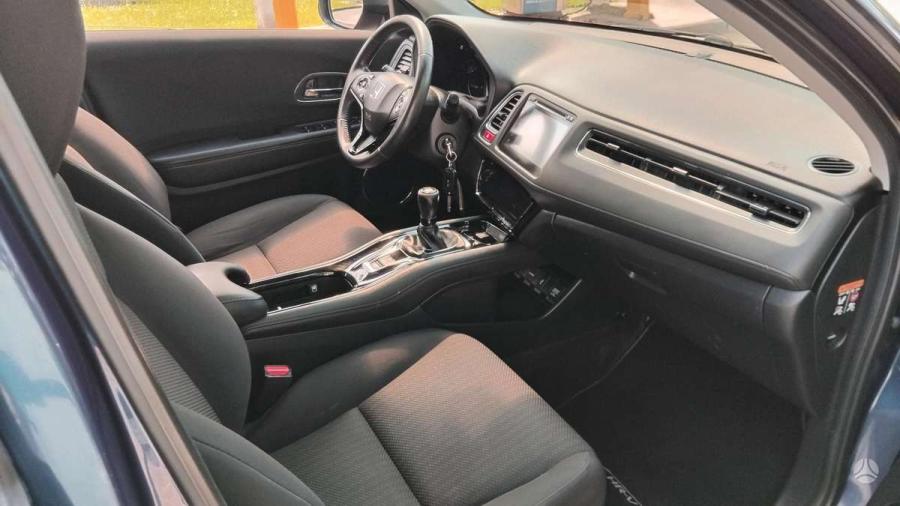 Blue Honda HR-V 2017 in Utena, with an engine capacity of 1.60 L and mileage of 253 thousand km for 9500 €, photo 15 on AUTOMOTO.COM.LV