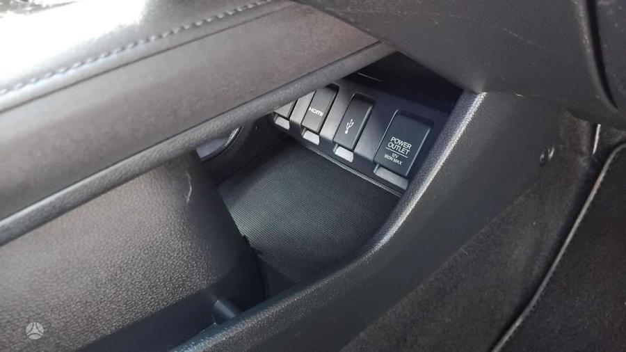 Blue Honda HR-V 2017 in Utena, with an engine capacity of 1.60 L and mileage of 253 thousand km for 9500 €, photo 17 on AUTOMOTO.COM.LV