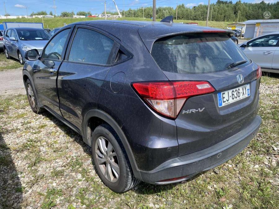 Blue Honda HR-V 2017 in Vilnius, with an engine capacity of 1.50 L and mileage of 160 thousand km for 7600 €, photo 7 on AUTOMOTO.COM.LV