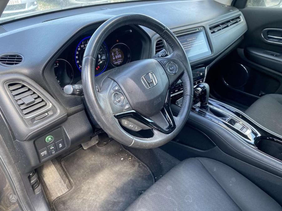 Blue Honda HR-V 2017 in Vilnius, with an engine capacity of 1.50 L and mileage of 160 thousand km for 7600 €, photo 8 on AUTOMOTO.COM.LV