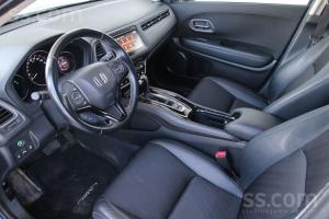 Blue Honda HR-V 2021 in Riga, with an engine capacity of 1.50 L and mileage of 82 thousand km for 16900 €, photo 6 on AUTOMOTO.COM.LV
