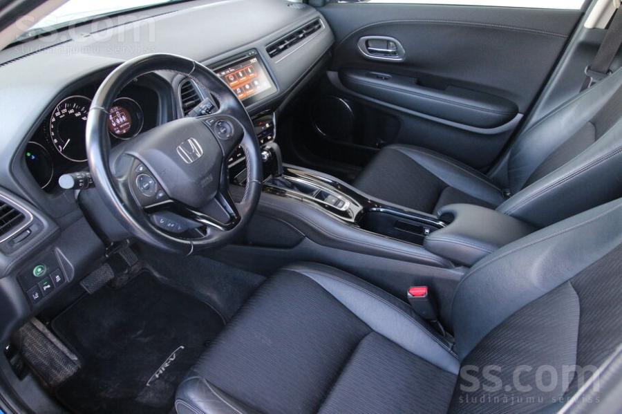Blue Honda HR-V 2021 in Riga, with an engine capacity of 1.50 L and mileage of 82 thousand km for 16900 €, photo 6 on AUTOMOTO.COM.LV