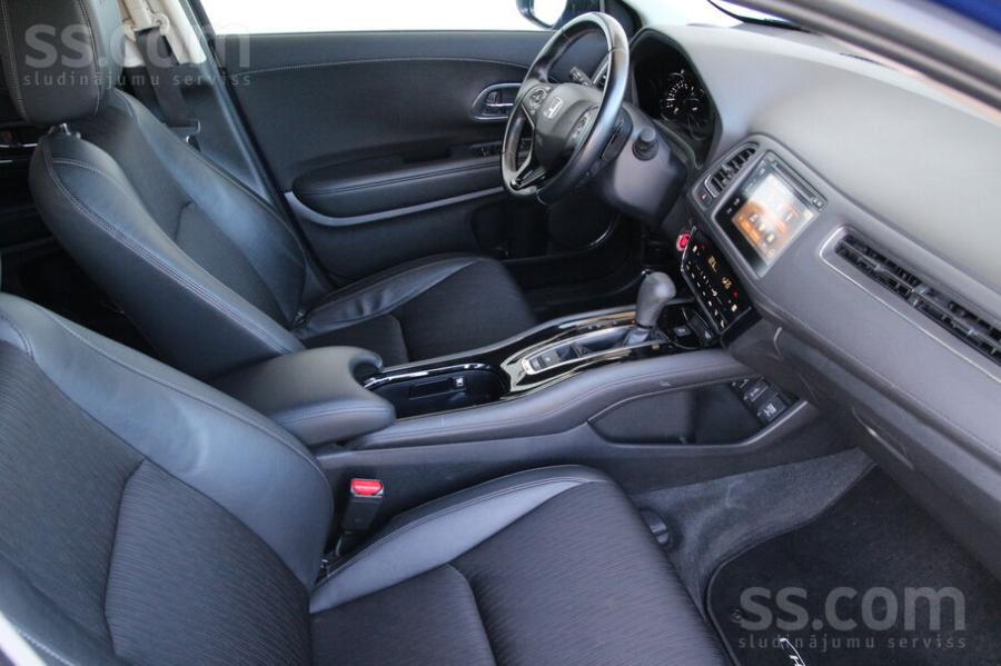 Blue Honda HR-V 2021 in Riga, with an engine capacity of 1.50 L and mileage of 82 thousand km for 16900 €, photo 10 on AUTOMOTO.COM.LV