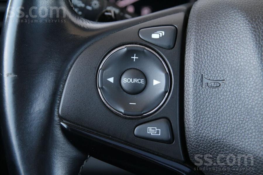 Blue Honda HR-V 2021 in Riga, with an engine capacity of 1.50 L and mileage of 82 thousand km for 16900 €, photo 13 on AUTOMOTO.COM.LV
