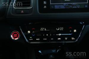 Blue Honda HR-V 2021 in Riga, with an engine capacity of 1.50 L and mileage of 82 thousand km for 16900 €, photo 18 on AUTOMOTO.COM.LV