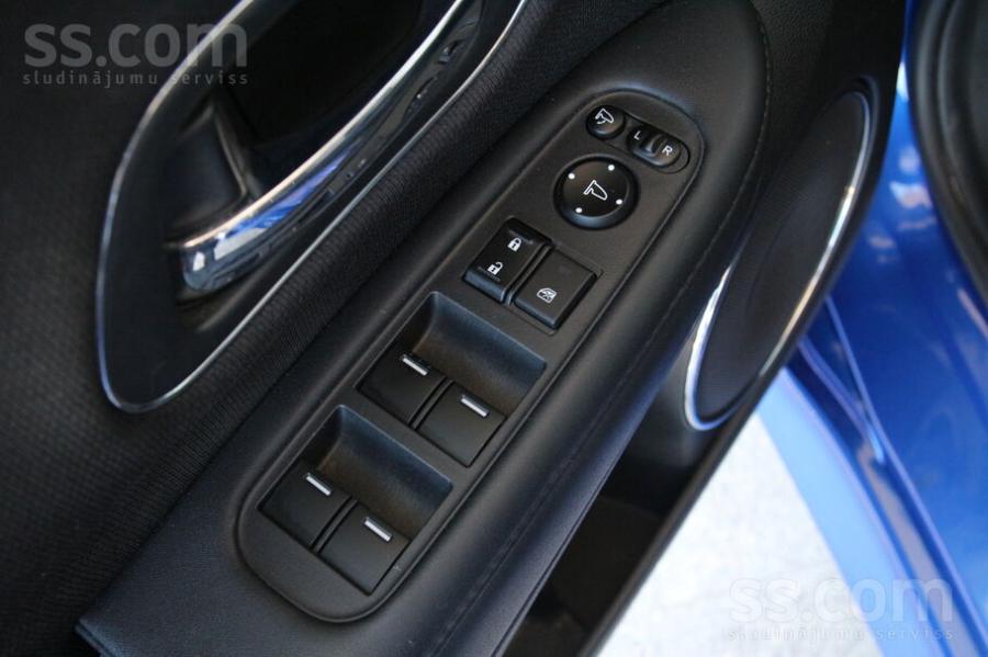 Blue Honda HR-V 2021 in Riga, with an engine capacity of 1.50 L and mileage of 82 thousand km for 16900 €, photo 19 on AUTOMOTO.COM.LV