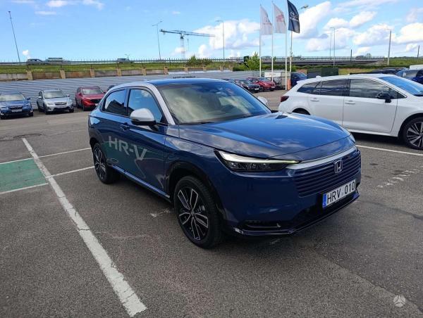 Zils Honda HR-V 2024 Viļņa, ar dzinēja tilpumu 1.50 L un nobraukumu 9 tūkst. km par 31990 €, foto 3 vietnē AUTOMOTO.COM.LV