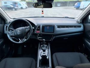 Blue Honda HR-V 2015 in Narva, with an engine capacity of 1.50 L and mileage of 284 thousand km for 4990 €, photo 6 on AUTOMOTO.COM.LV