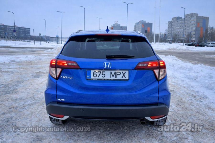 Blue Honda HR-V 2016 in Tallinn, with an engine capacity of 1.50 L and mileage of 175 thousand km for 11900 €, photo 4 on AUTOMOTO.COM.LV
