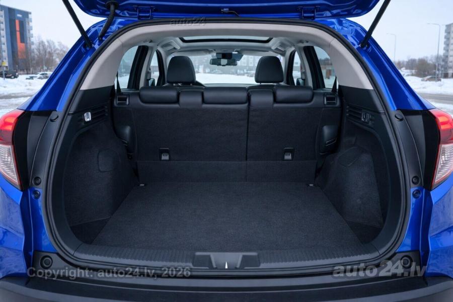 Blue Honda HR-V 2016 in Tallinn, with an engine capacity of 1.50 L and mileage of 175 thousand km for 11900 €, photo 5 on AUTOMOTO.COM.LV