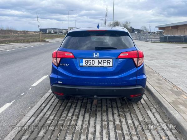 Blue Honda HR-V 2016 in Tartu, with an engine capacity of 1.50 L and mileage of 150 thousand km for 14900 €, photo 5 on AUTOMOTO.COM.LV