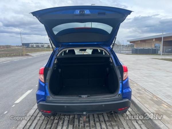 Blue Honda HR-V 2016 in Tartu, with an engine capacity of 1.50 L and mileage of 150 thousand km for 14900 €, photo 6 on AUTOMOTO.COM.LV
