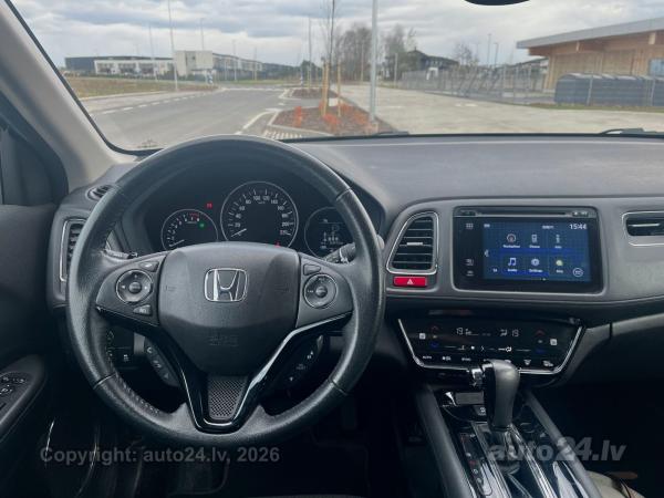 Blue Honda HR-V 2016 in Tartu, with an engine capacity of 1.50 L and mileage of 150 thousand km for 14900 €, photo 7 on AUTOMOTO.COM.LV