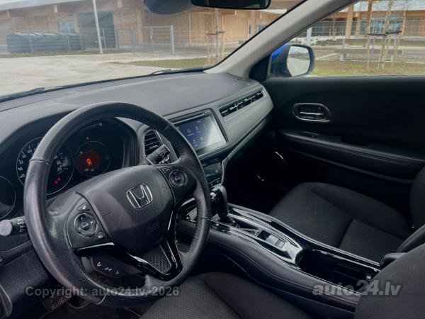 Blue Honda HR-V 2016 in Tartu, with an engine capacity of 1.50 L and mileage of 150 thousand km for 14900 €, photo 8 on AUTOMOTO.COM.LV