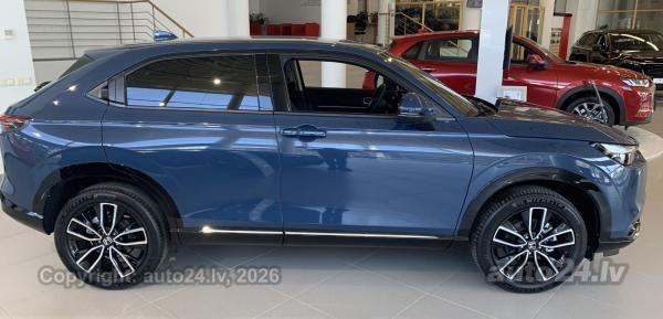 Zils Honda HR-V 2026 Tallina, ar dzinēja tilpumu 1.50 L un nobraukumu 980 tūkst. km par 34300 €, foto 3 vietnē AUTOMOTO.COM.LV