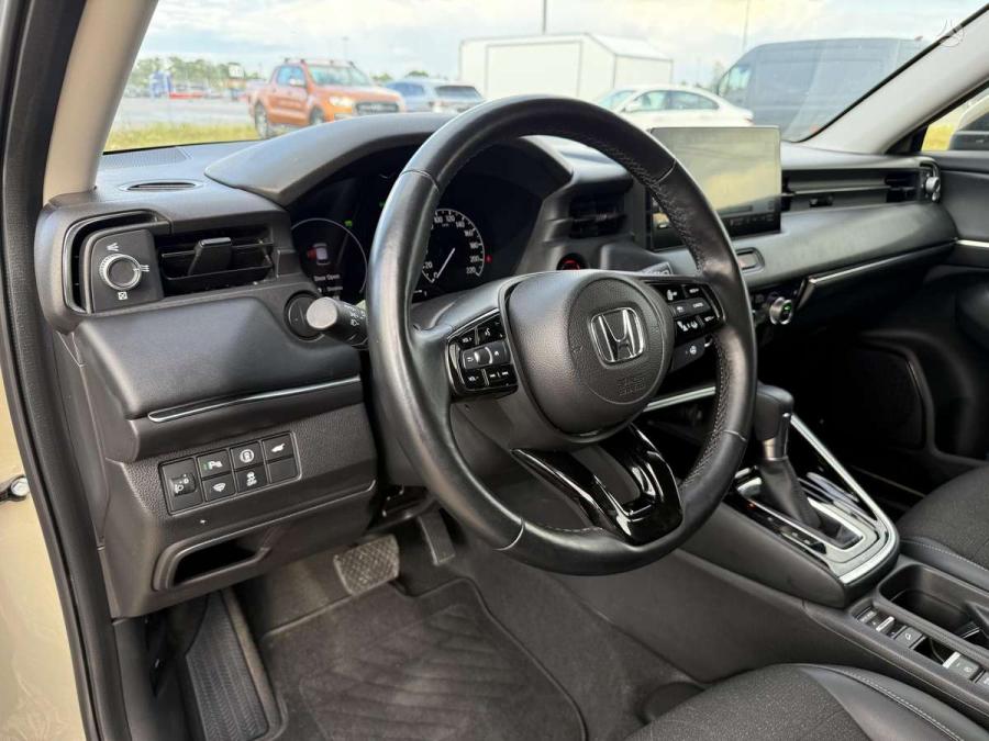 Brown Honda HR-V 2022 in Vilnius, with an engine capacity of 1.50 L and mileage of 121 thousand km for 22700 €, photo 16 on AUTOMOTO.COM.LV