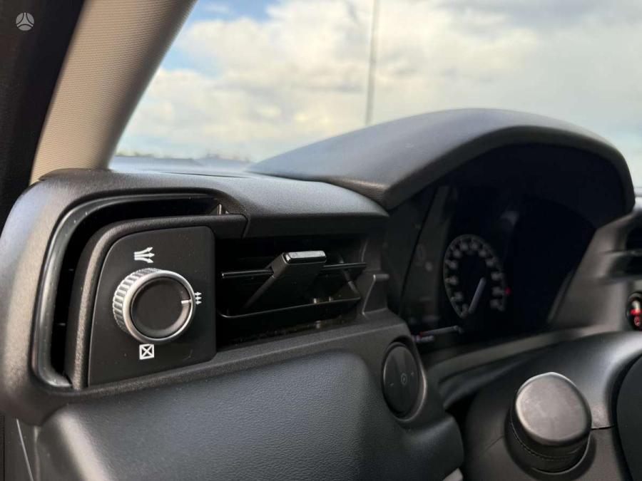 Brown Honda HR-V 2022 in Vilnius, with an engine capacity of 1.50 L and mileage of 121 thousand km for 22700 €, photo 17 on AUTOMOTO.COM.LV