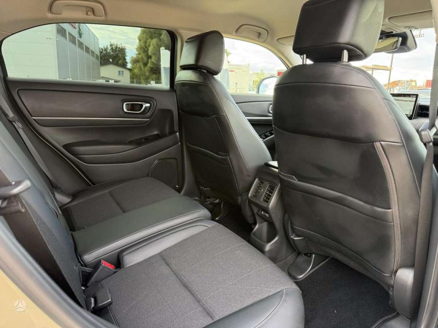 Brown Honda HR-V 2022 in Vilnius, with an engine capacity of 1.50 L and mileage of 121 thousand km for 22700 €, photo 20 on AUTOMOTO.COM.LV